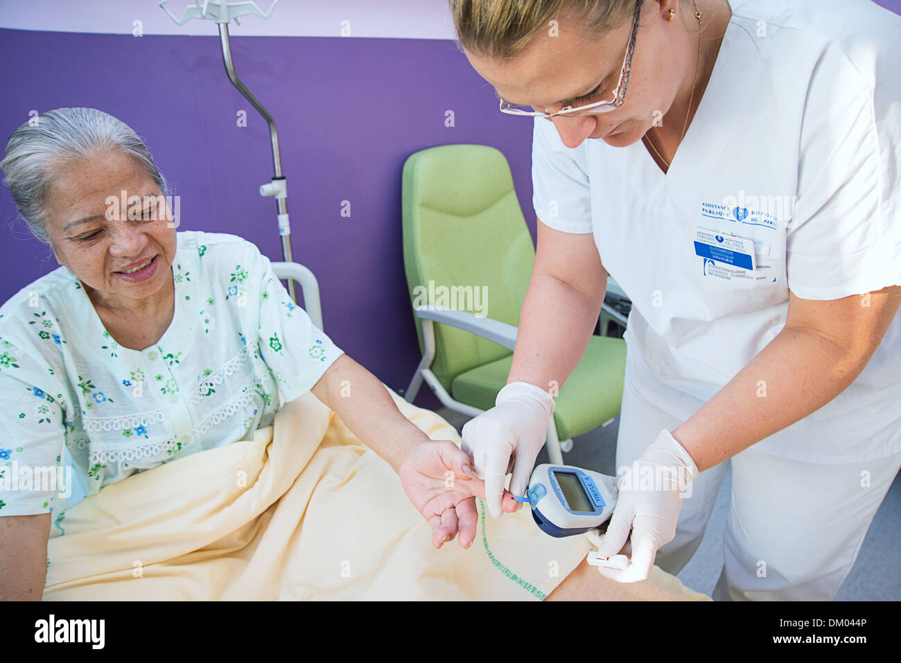 DIABETIC WOMAN IN HOSPITAL Stock Photo - Alamy