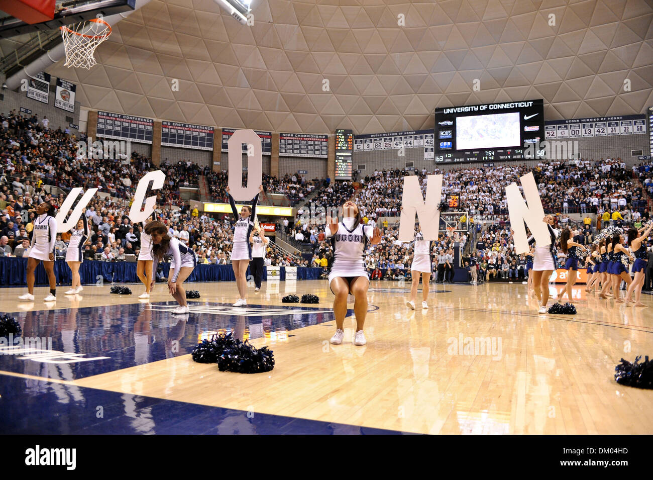 Uconn cheerleaders hi-res stock photography and images - Alamy