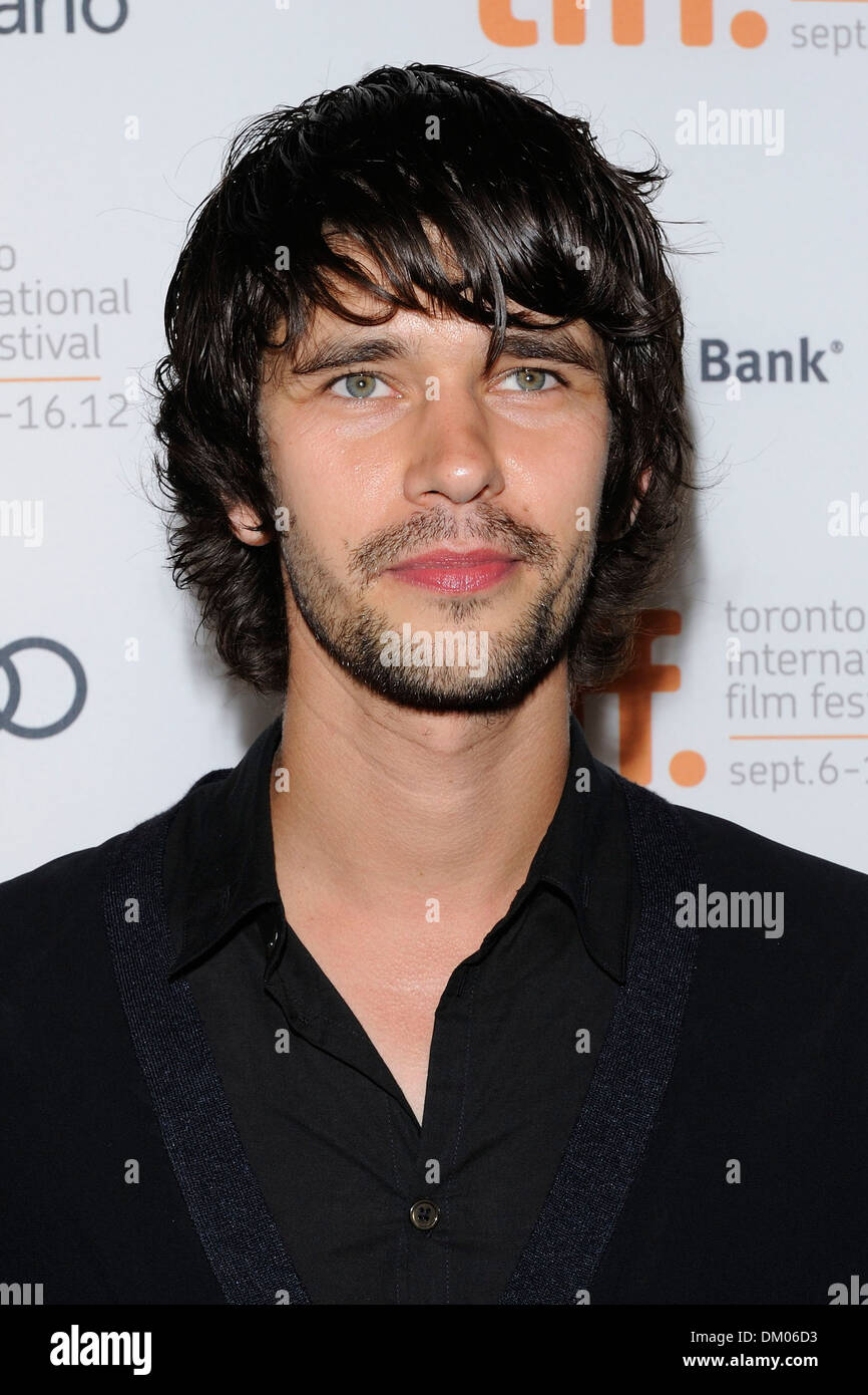 Ben Whishaw 'Cloud Atlas' premiere arrival at Princess of Wales Theatre ...