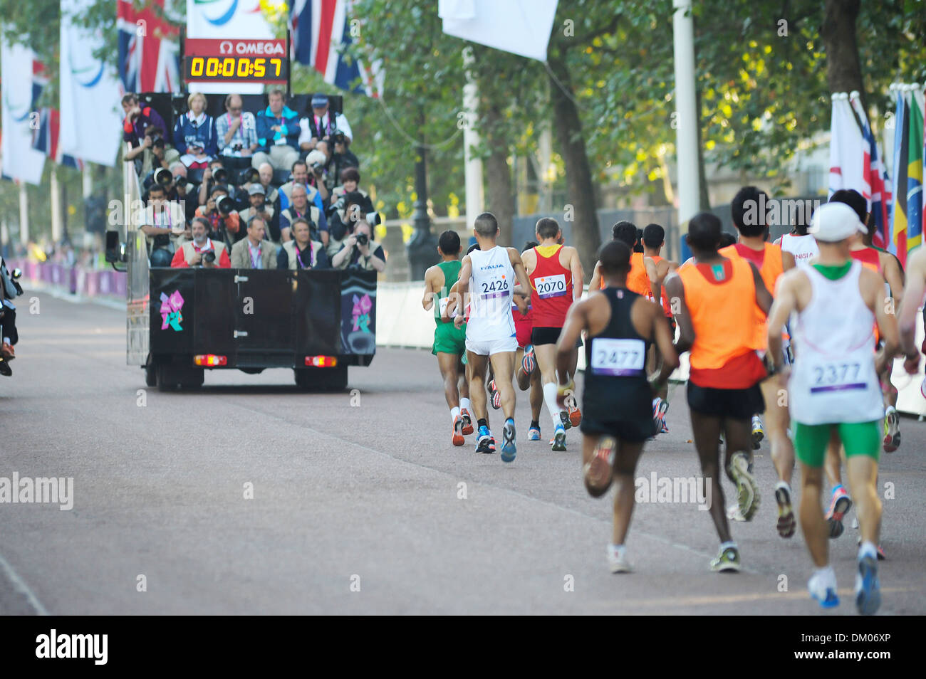 Runners on mall hi-res stock photography and images - Alamy
