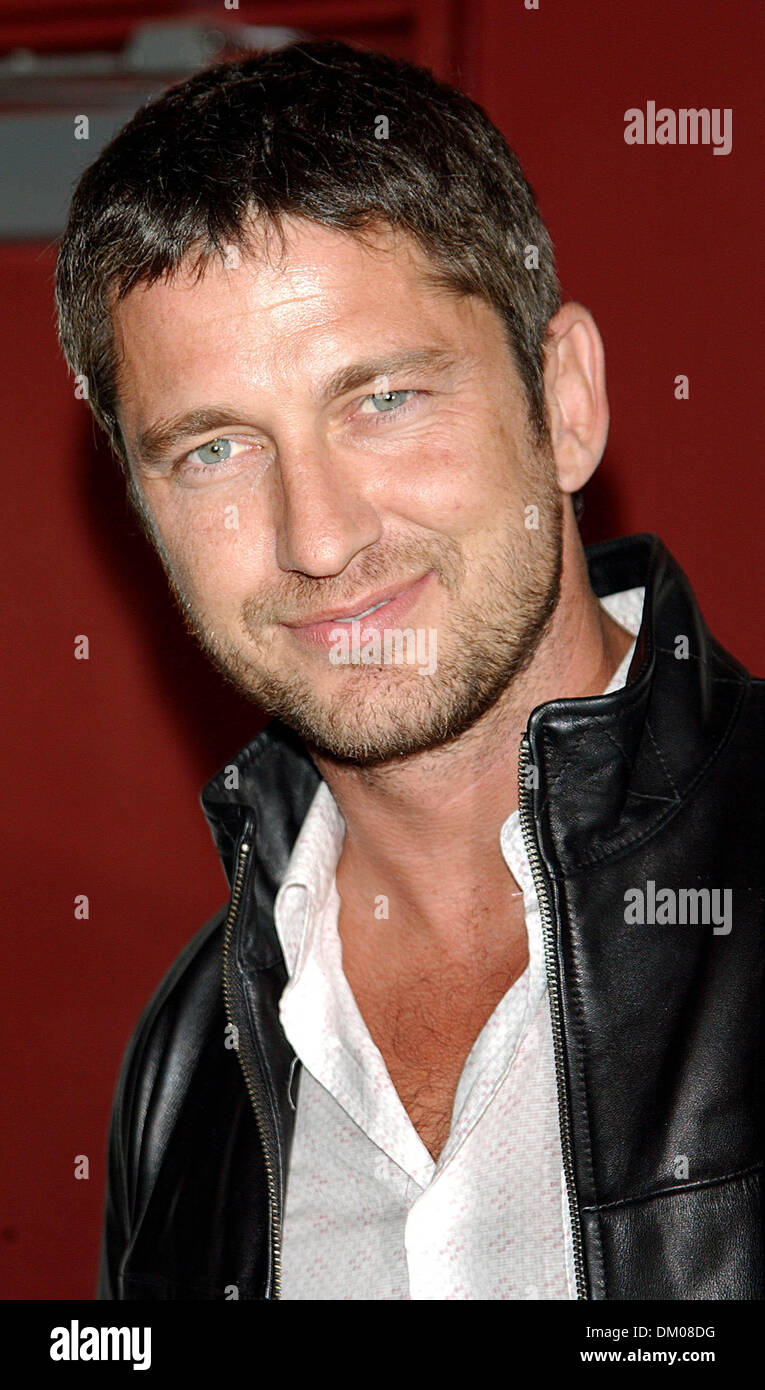 Gerard butler kilt hi-res stock photography and images - Alamy