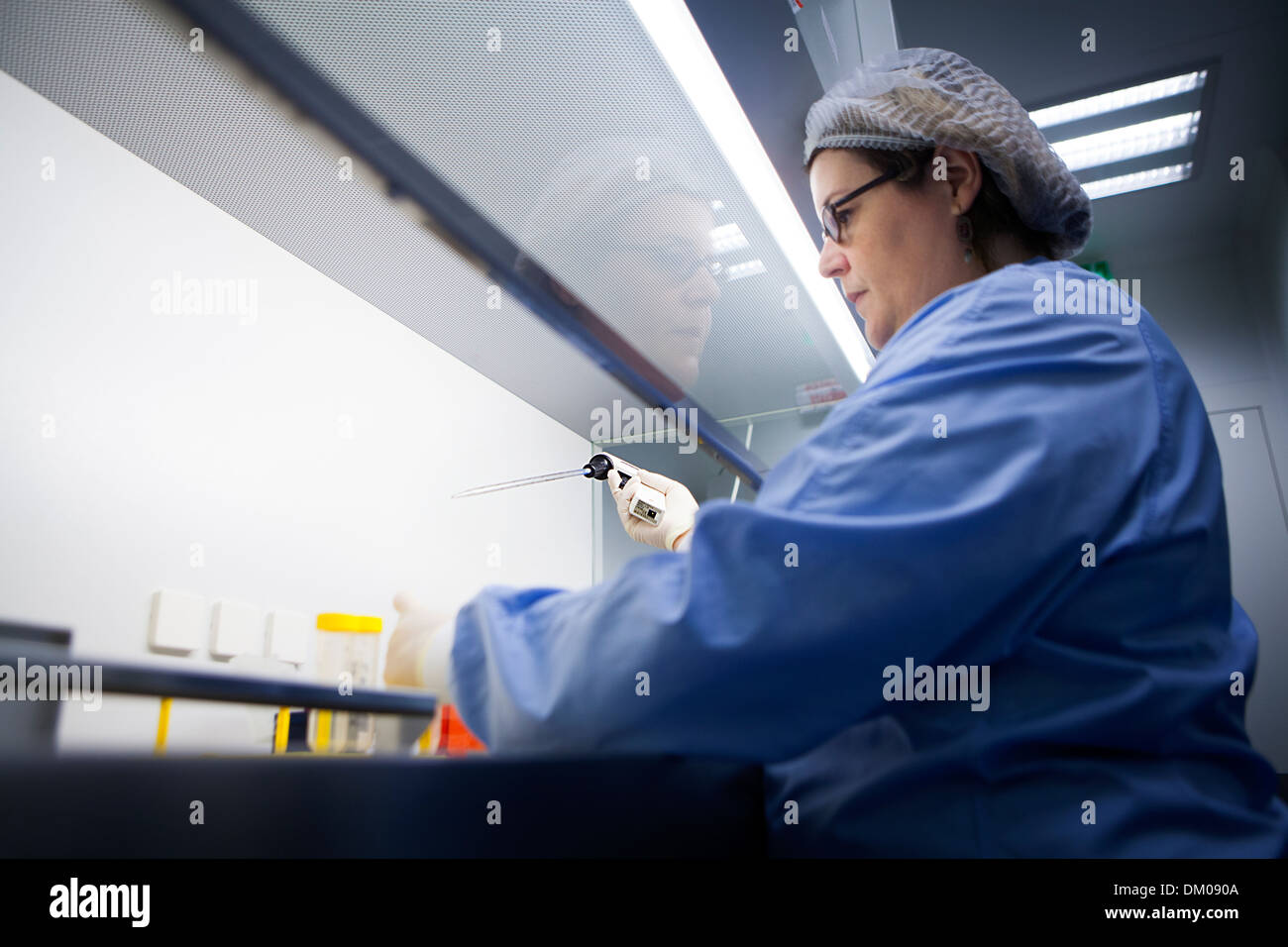 Cancer research hi-res stock photography and images - Alamy