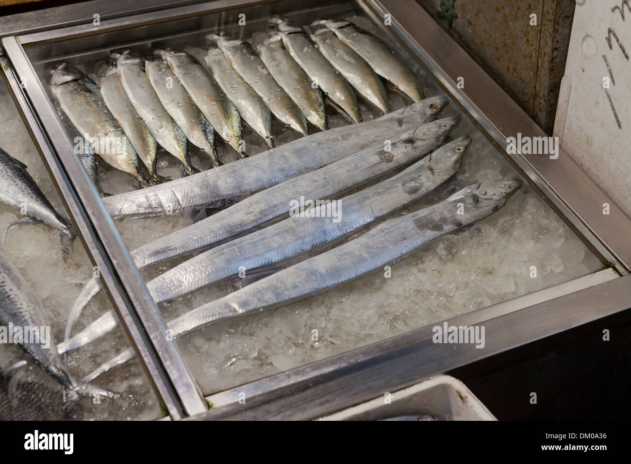 Fresh fish display hi-res stock photography and images - Alamy