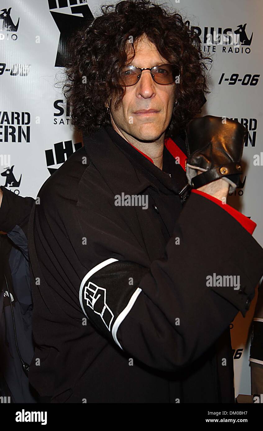 May 8, 2002 - New York, NEW YORK - HOWARD STERN CELEBRATES HIS LAST DAY ...