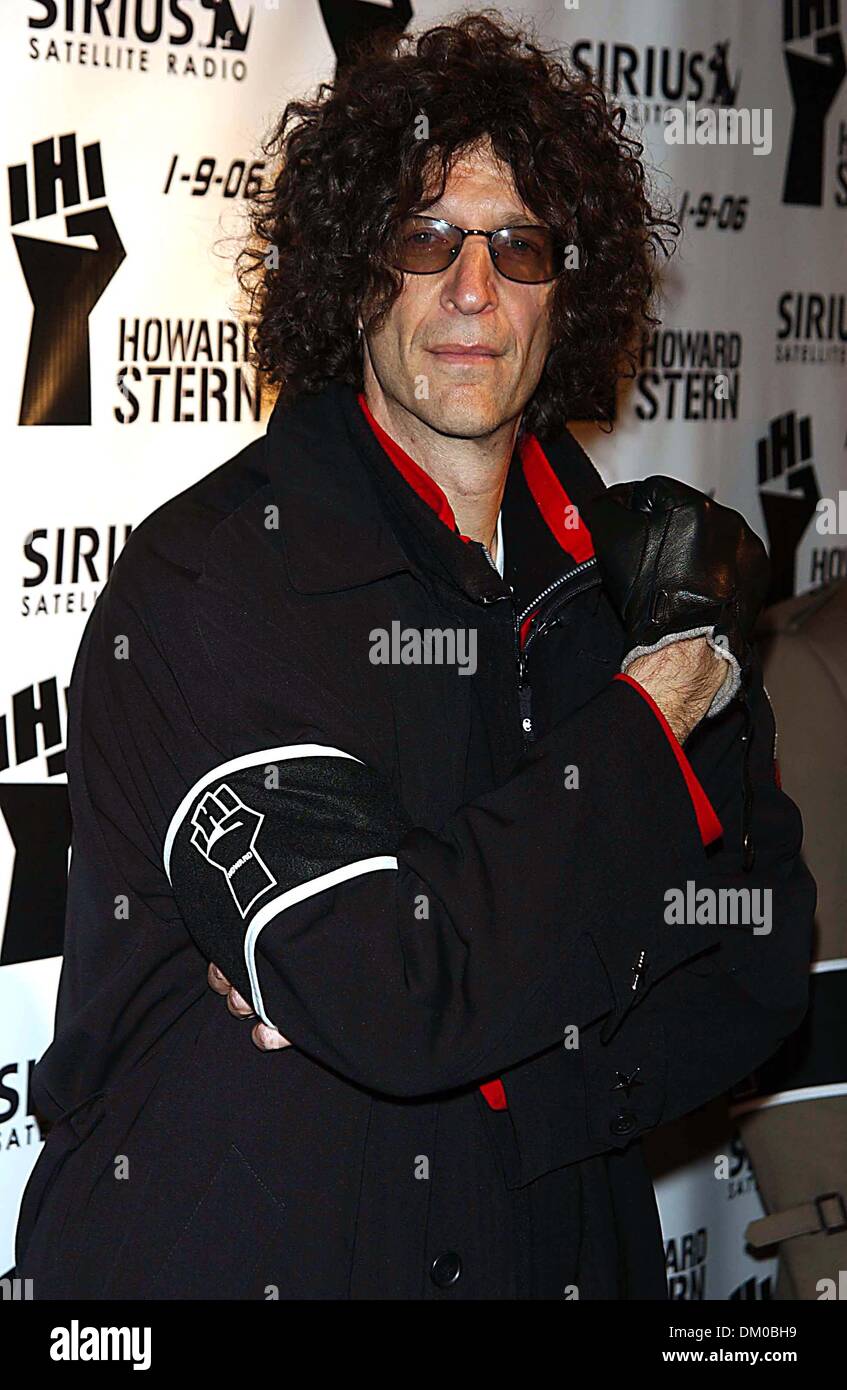 May 8, 2002 - New York, NEW YORK - HOWARD STERN CELEBRATES HIS LAST DAY ...