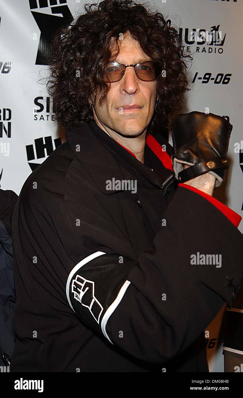 May 8, 2002 - New York, NEW YORK - HOWARD STERN CELEBRATES HIS LAST DAY ...