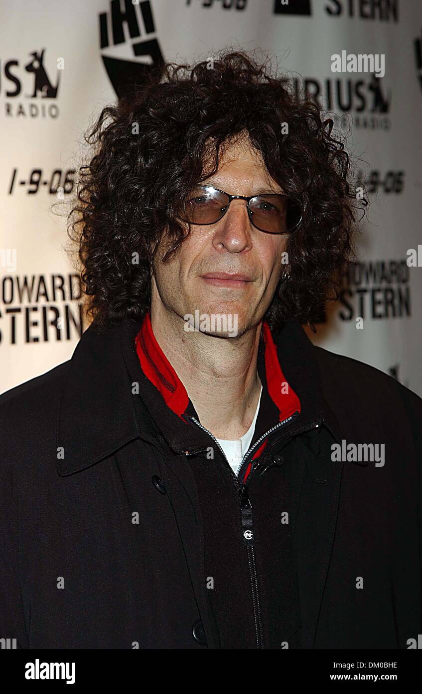 May 8, 2002 - New York, NEW YORK - HOWARD STERN CELEBRATES HIS LAST DAY ...
