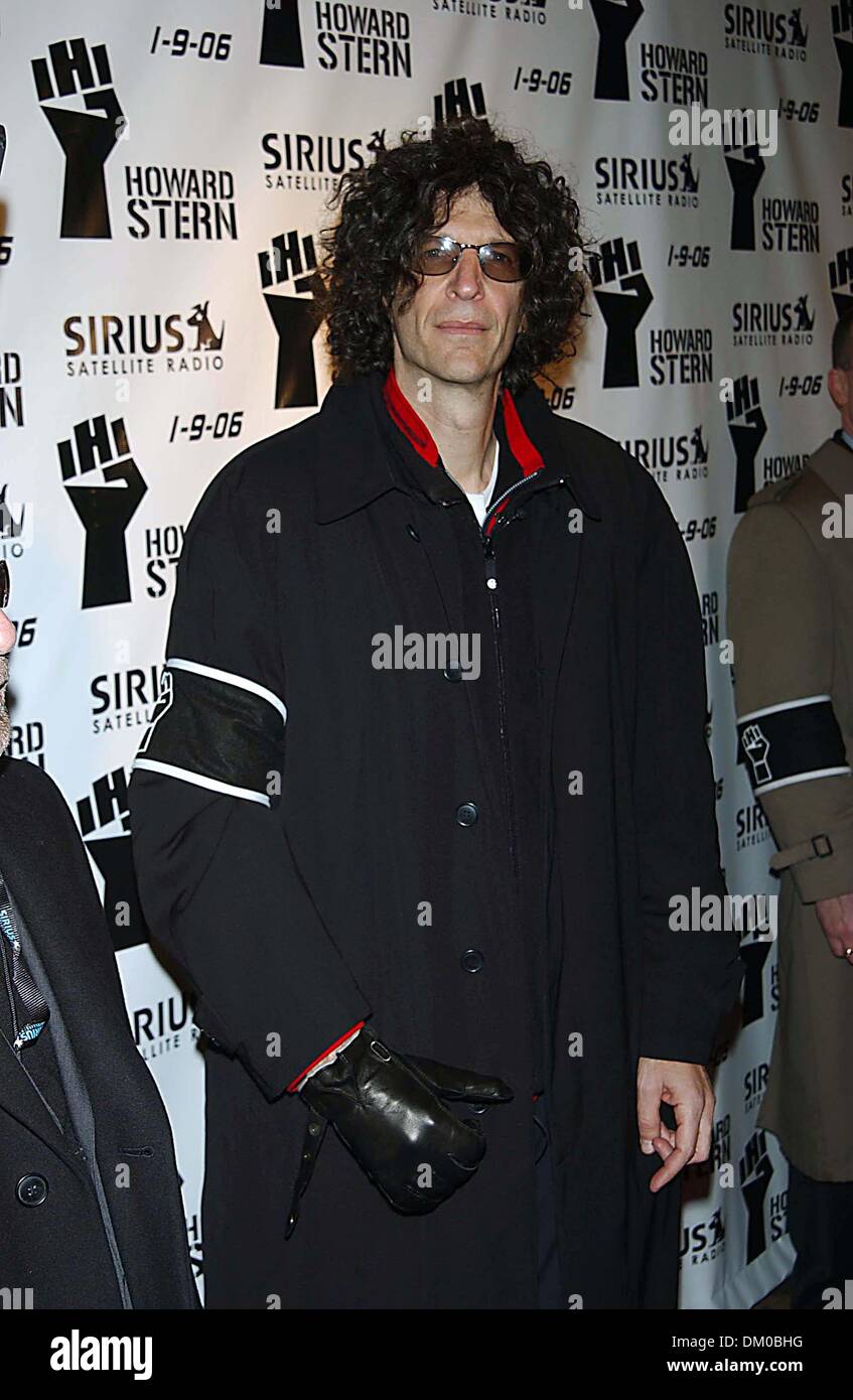 May 8, 2002 - New York, NEW YORK - HOWARD STERN CELEBRATES HIS LAST DAY ...