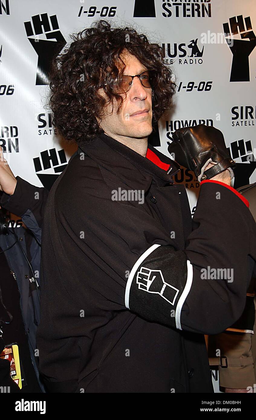 May 8, 2002 - New York, NEW YORK - HOWARD STERN CELEBRATES HIS LAST DAY ...