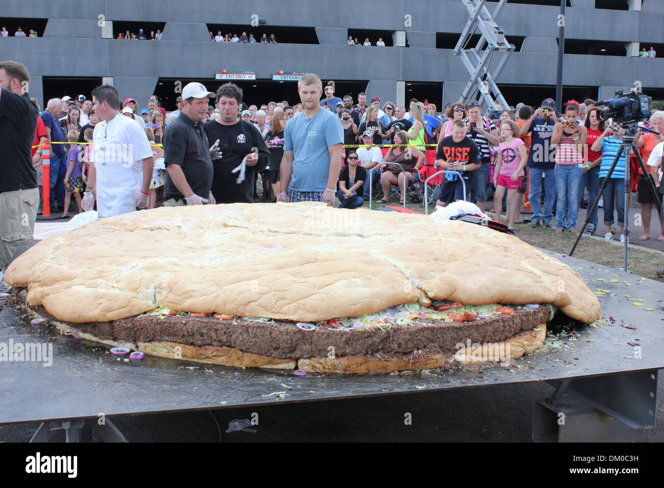 WORLD'S BIGGEST BURGER Guinness and burgers proved an irresistible ...