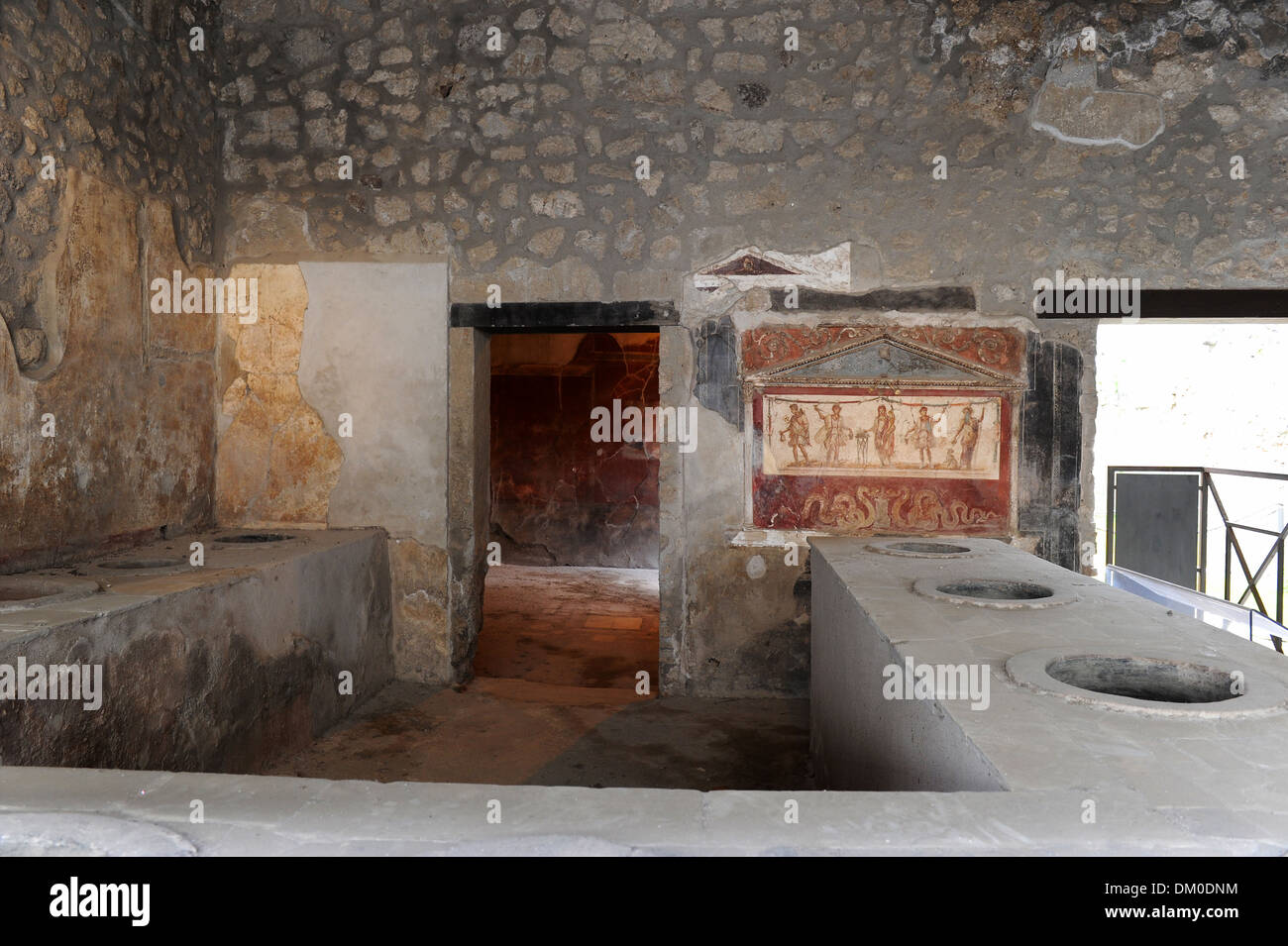 Ancient roman shop hi-res stock photography and images - Alamy