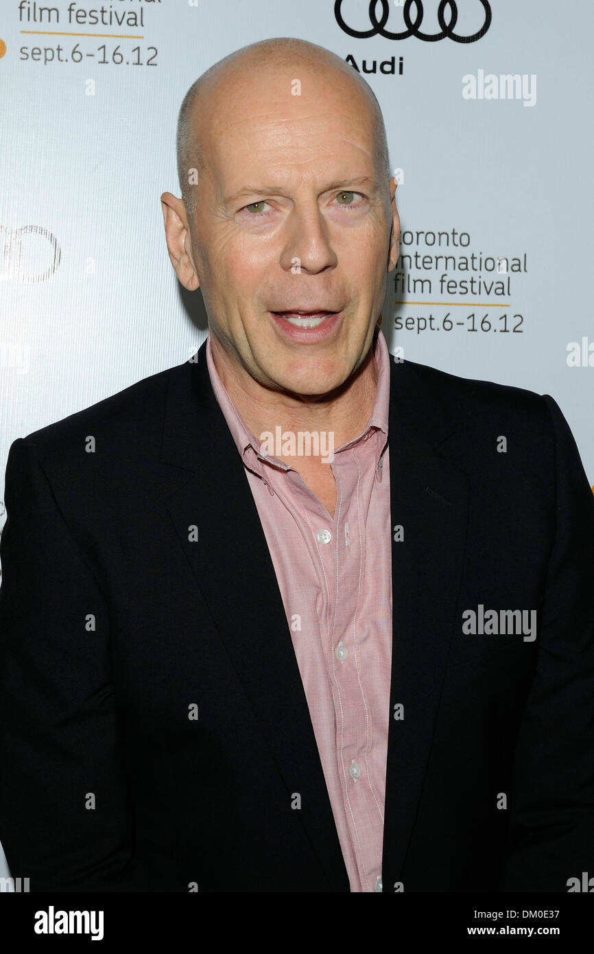 Looper premiere arrival hi-res stock photography and images - Alamy