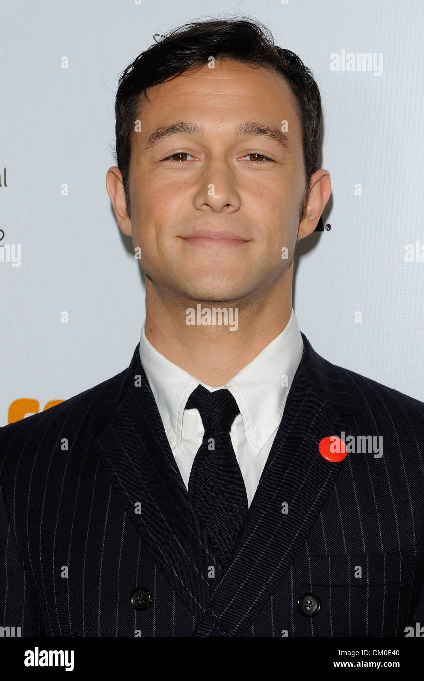 Joseph gordon levitt looper hi-res stock photography and images - Alamy