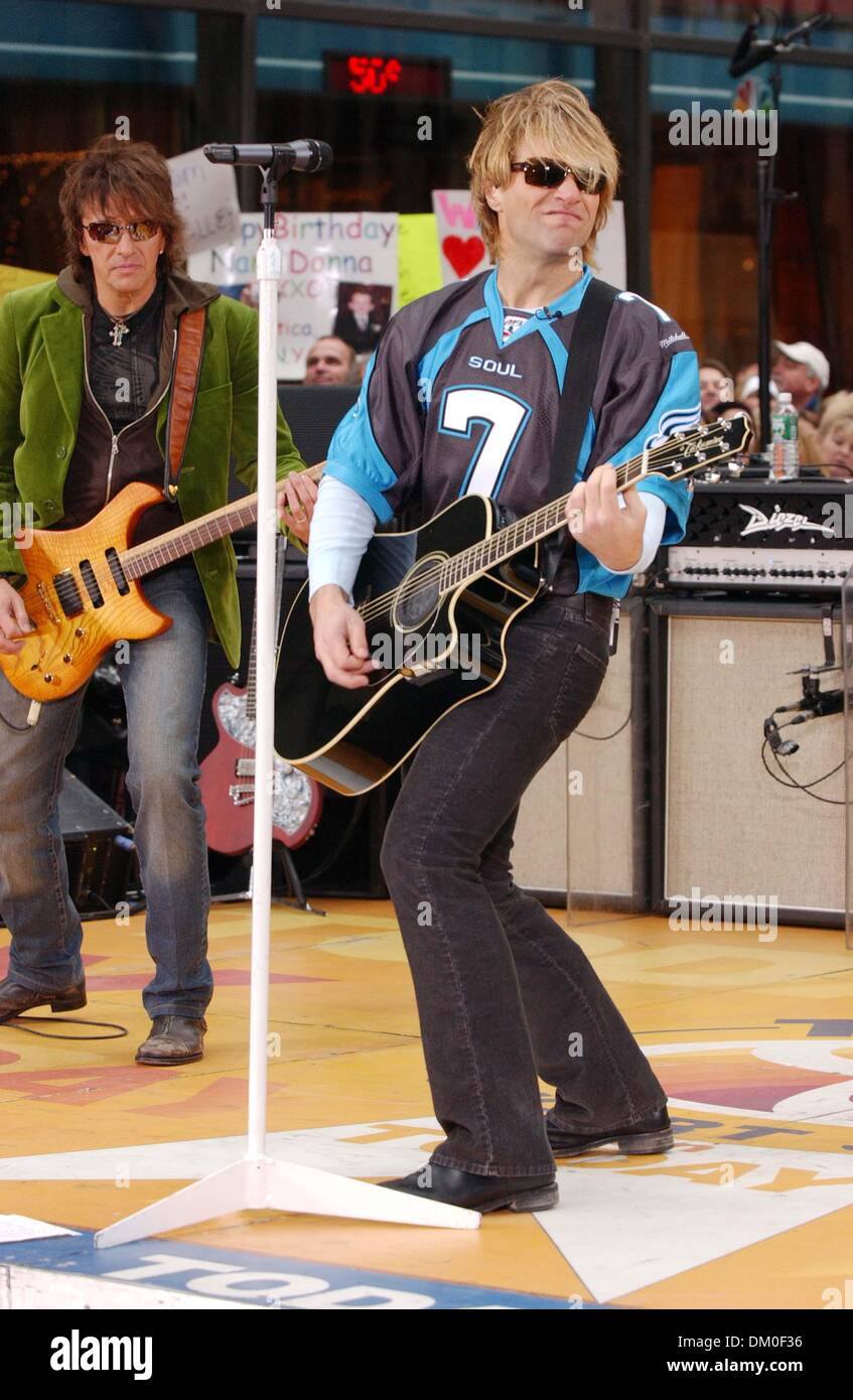 Apr. 14, 2001 - K40529AR.JON BON JOVI ON THE NBC TODAY SHOW NEW YORK ...