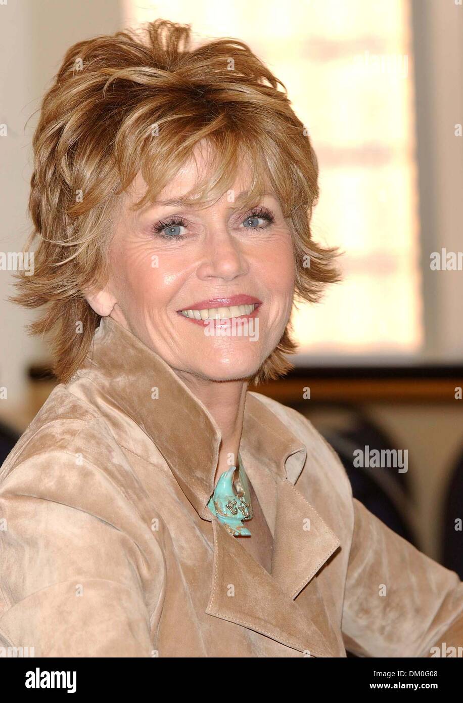 Jane fonda signs copies hi-res stock photography and images - Alamy