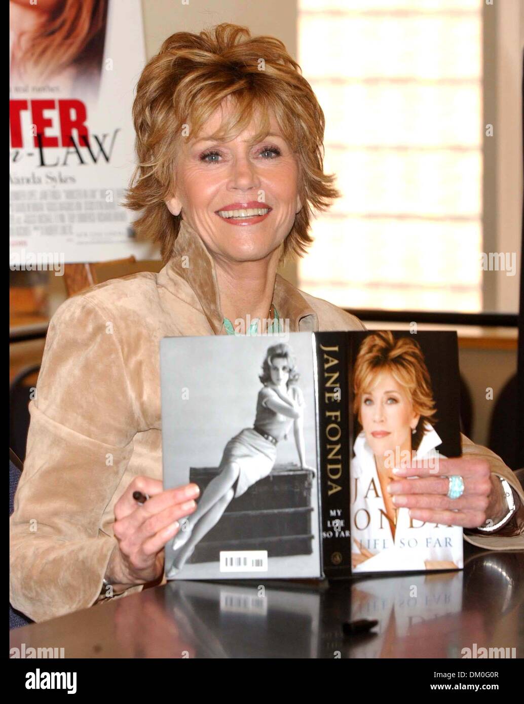 Jane fonda signs copies hi-res stock photography and images - Alamy