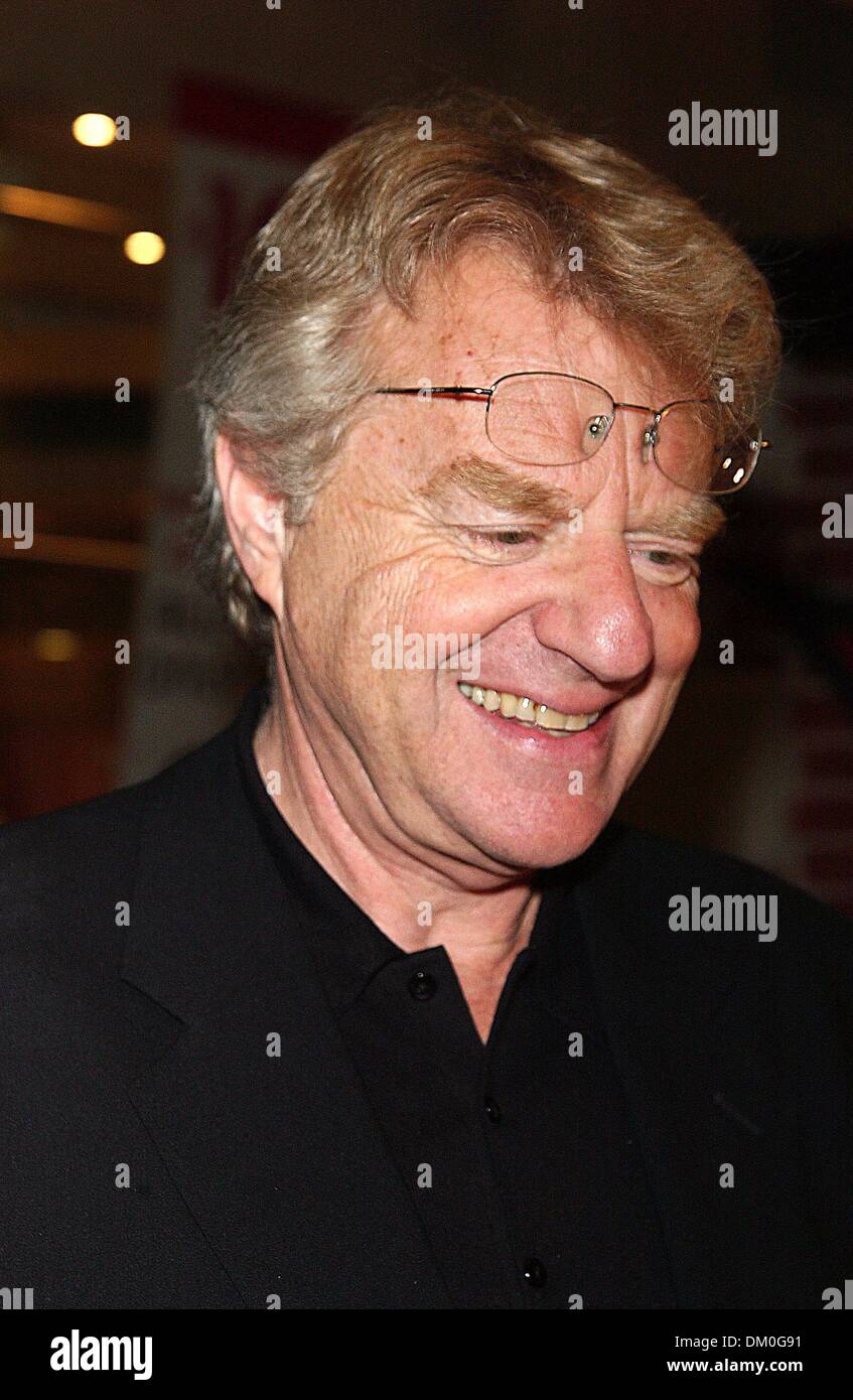Jerry springer show hi-res stock photography and images - Alamy