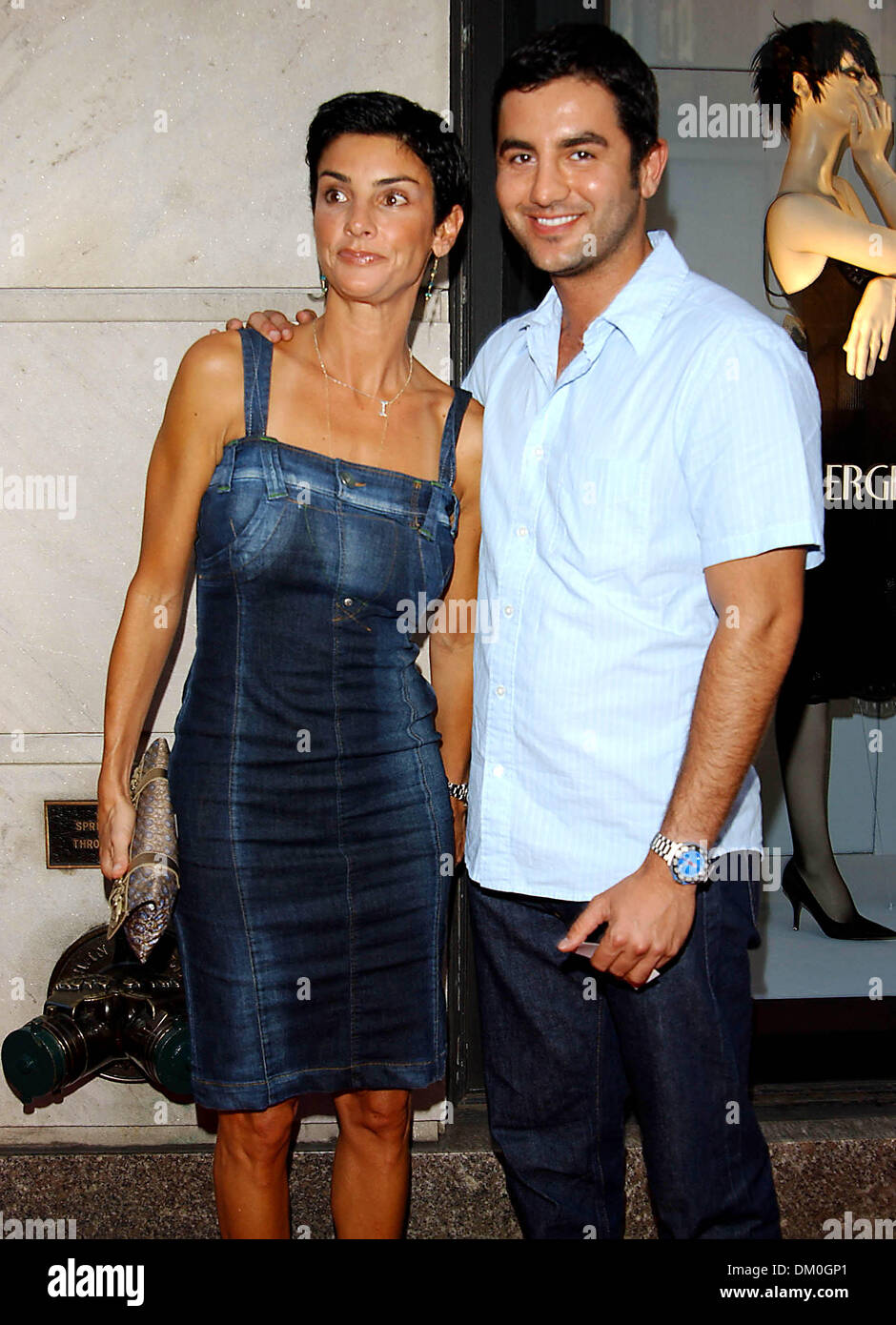 Oct. 28, 2001 - K43608AR.CELEBRATION AT BERGDORF GOODMAN FOR MADONNA'S ...