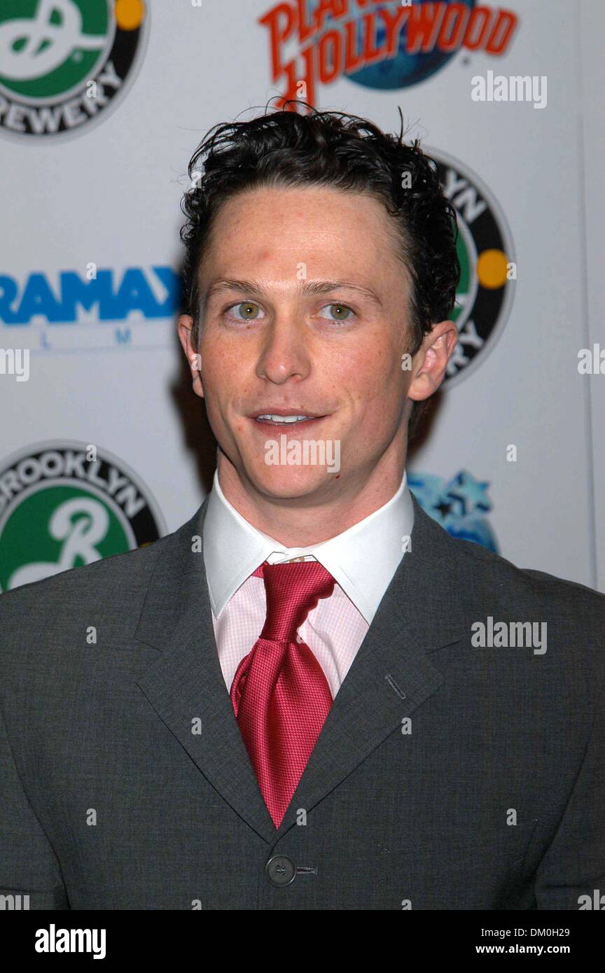 Jan. 22, 2002 - K42118AR.HOSTAGE PREMIERE.AT THE ZIEGFELD THEATRE IN ...