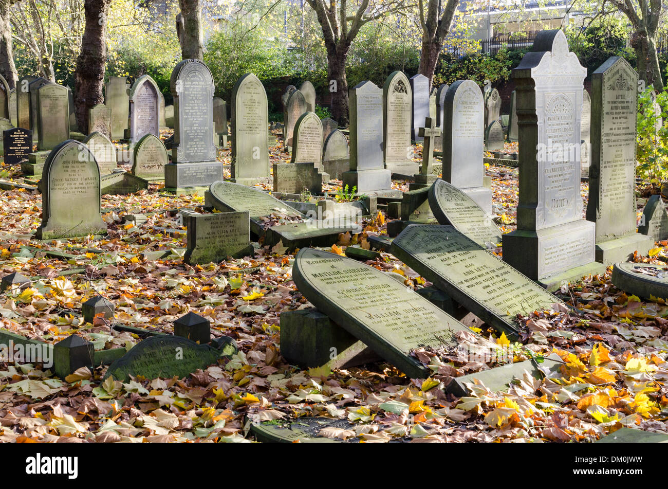 Gravestones in Key Hill Cemetery in Hockley, Birmingham Stock Photo - Alamy
