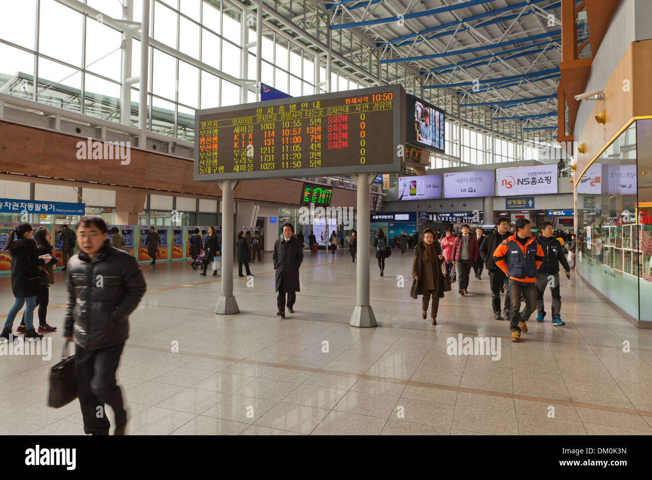 Interior of New Korail Seoul station terminal - Seoul, South Korea ...