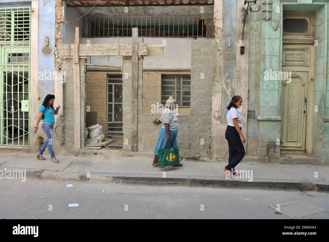 Run down havana hi-res stock photography and images - Alamy