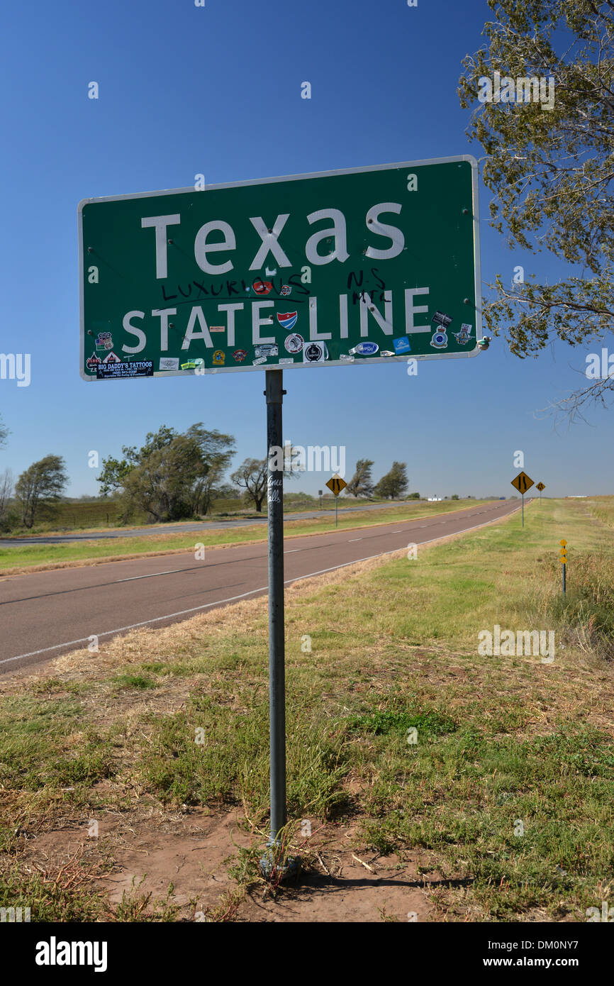 Texas state line sign on Route 66, entering from Oklahoma Stock Photo ...
