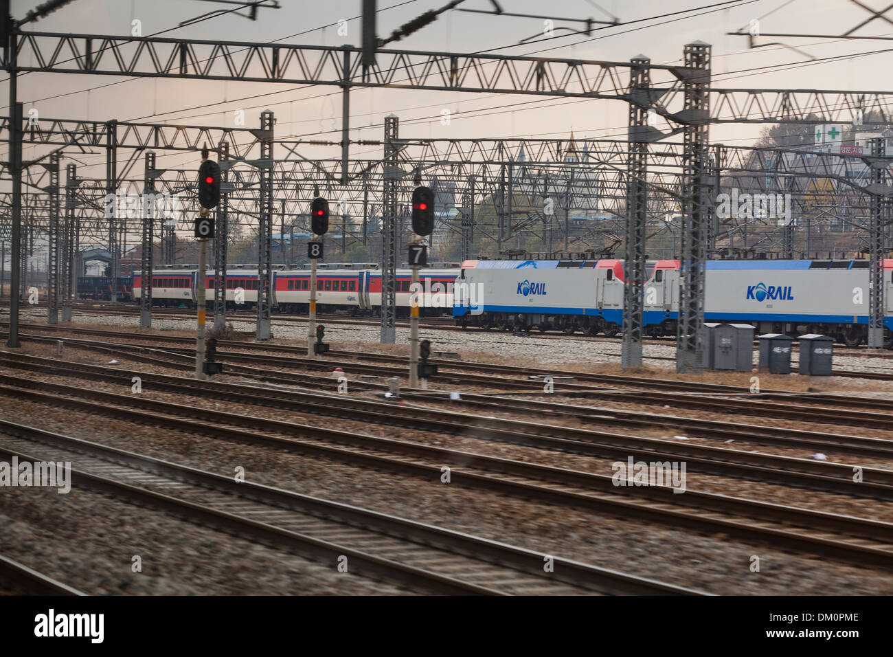 Train tracks hi-res stock photography and images - Alamy