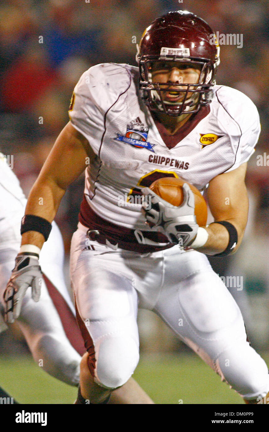 Central michigan chippewas football hi-res stock photography and images ...