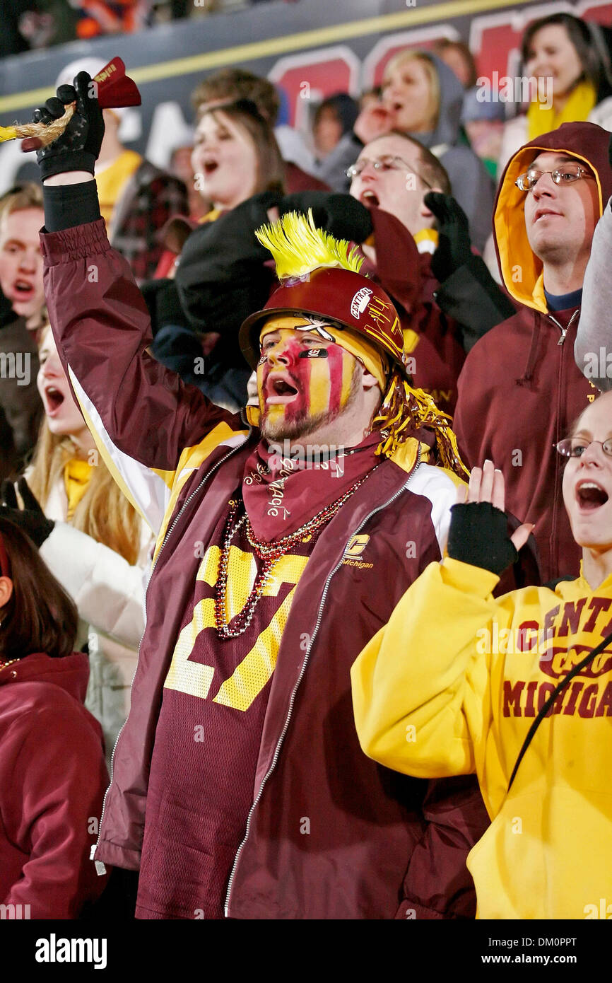 Central michigan chippewas football hi-res stock photography and images ...