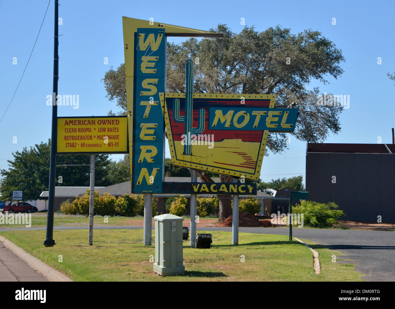 Motel neon sign hi-res stock photography and images - Alamy