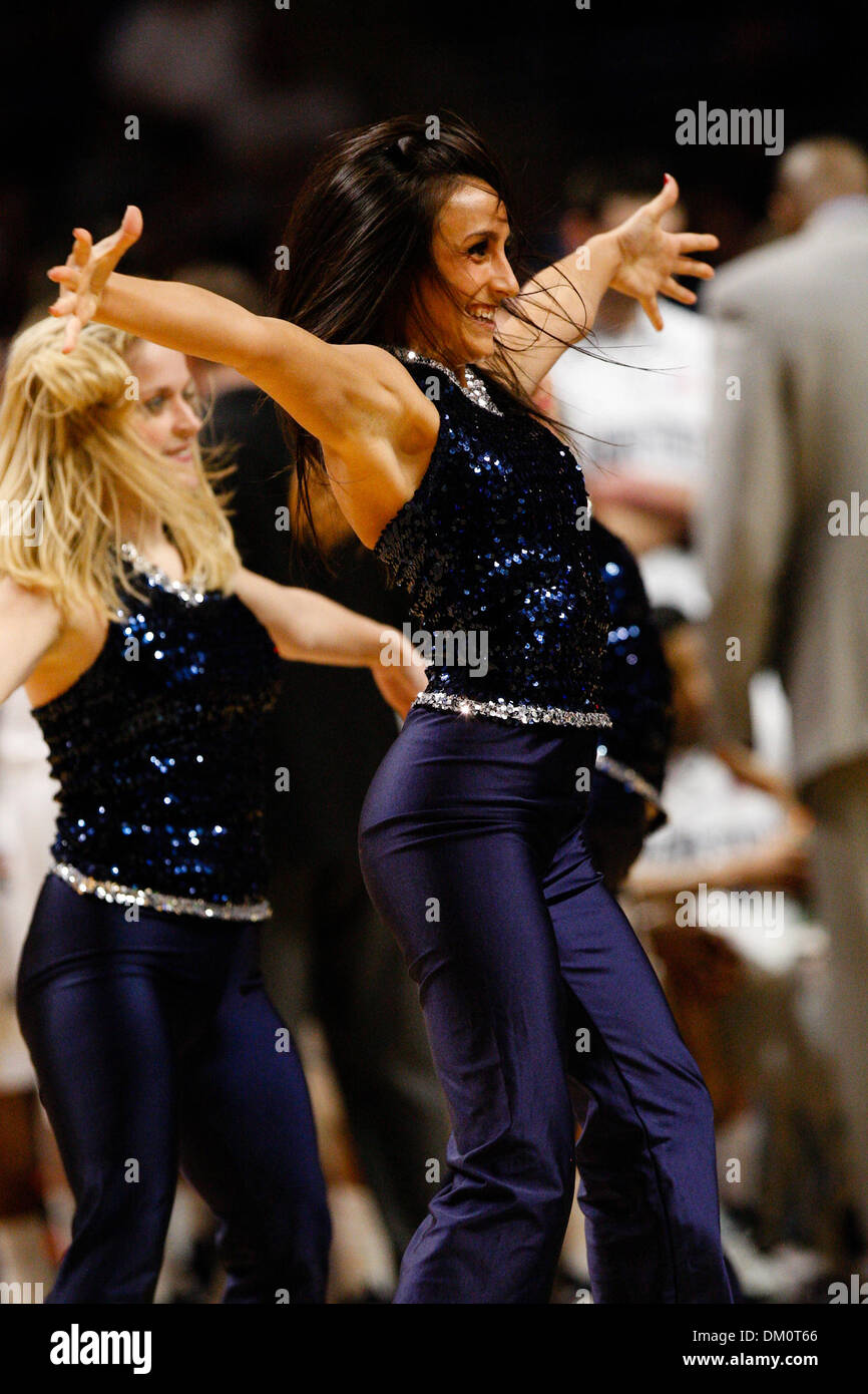 Penn state cheerleaders hi-res stock photography and images - Alamy