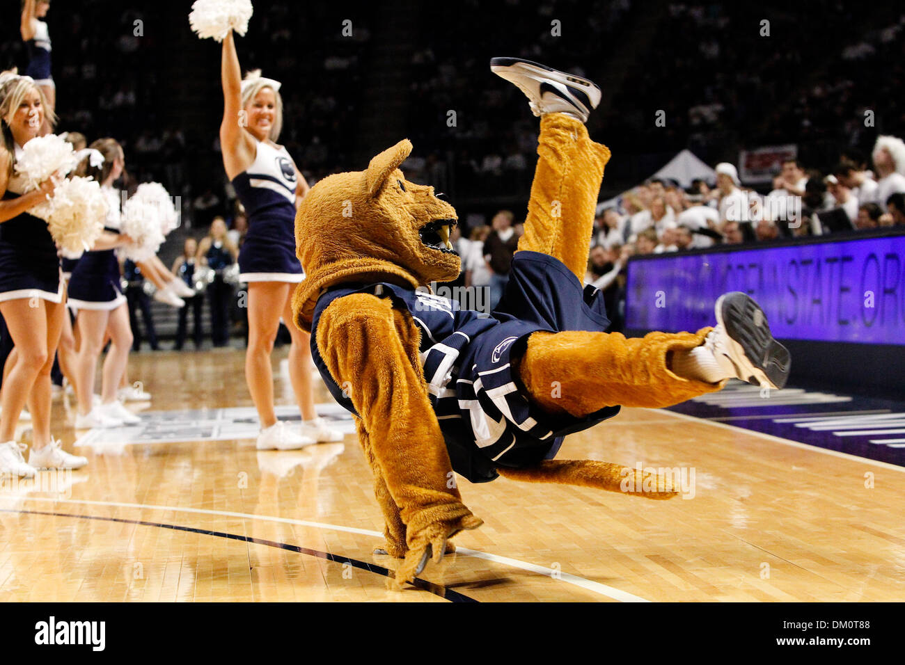 Penn state cheerleaders hi-res stock photography and images - Alamy