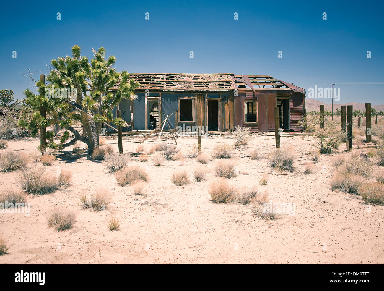 Deserted buildings hi-res stock photography and images - Alamy