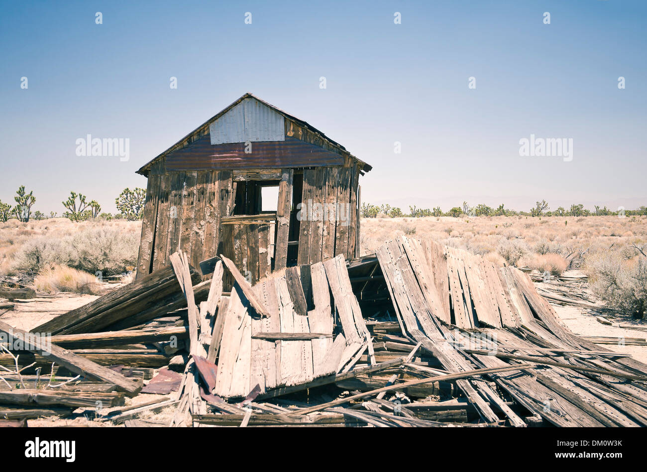 Deserted buildings hi-res stock photography and images - Alamy