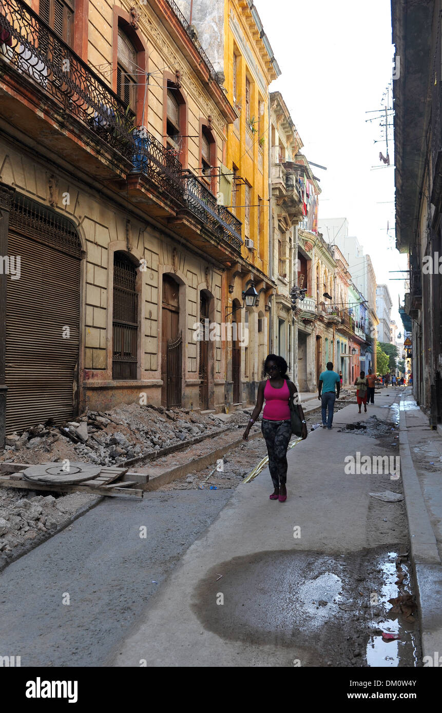 Run down street in Havana, Cuba Stock Photo - Alamy