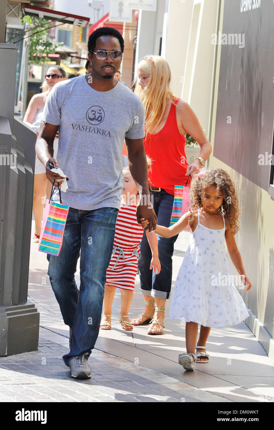 Harold Perrineau shopping at Grove with his family Hollywood California ...