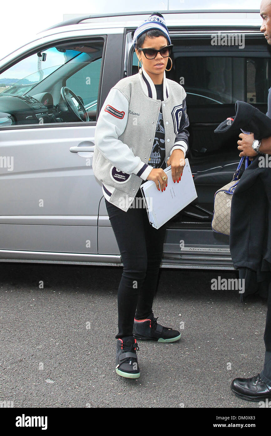 Rihanna arrives at Heathrow Airport to catch a flight back to America ...