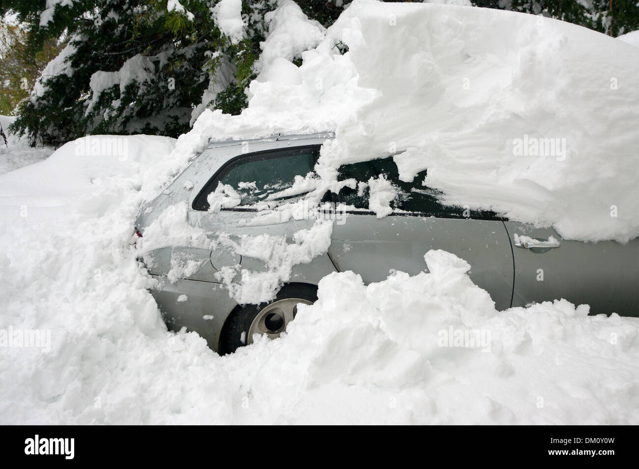 Snow covered car Stock Photo - Alamy