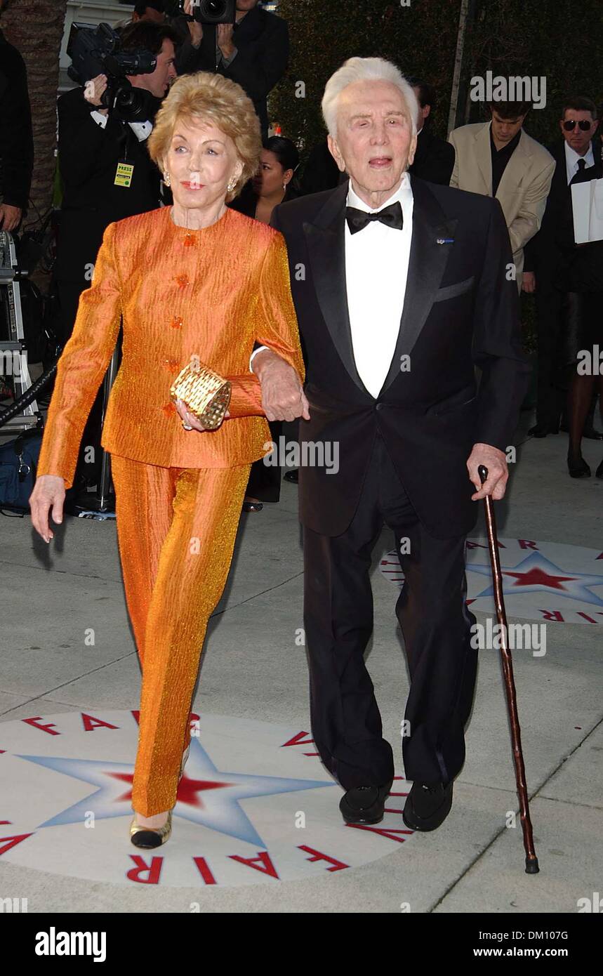 July 20, 2001 - K41927AR.VANITY FAIR OSCAR PARTY AT MORTONS IN LOS ...