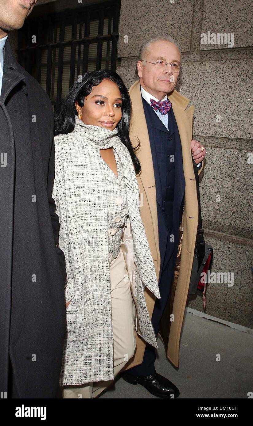 Aug. 6, 2001 - K42258AR.LIL KIM AND HER LAWYER MEL SACHS LEAVING ...