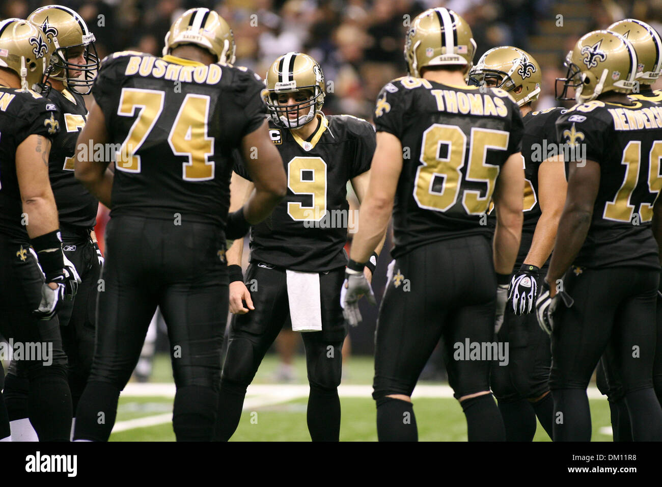 Dallas cowboys huddle hi-res stock photography and images - Alamy