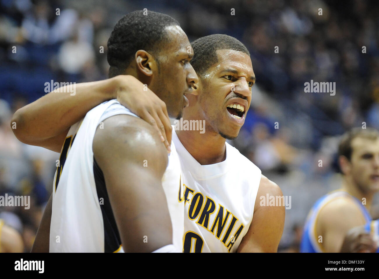 Basketball referee argument hi-res stock photography and images - Alamy