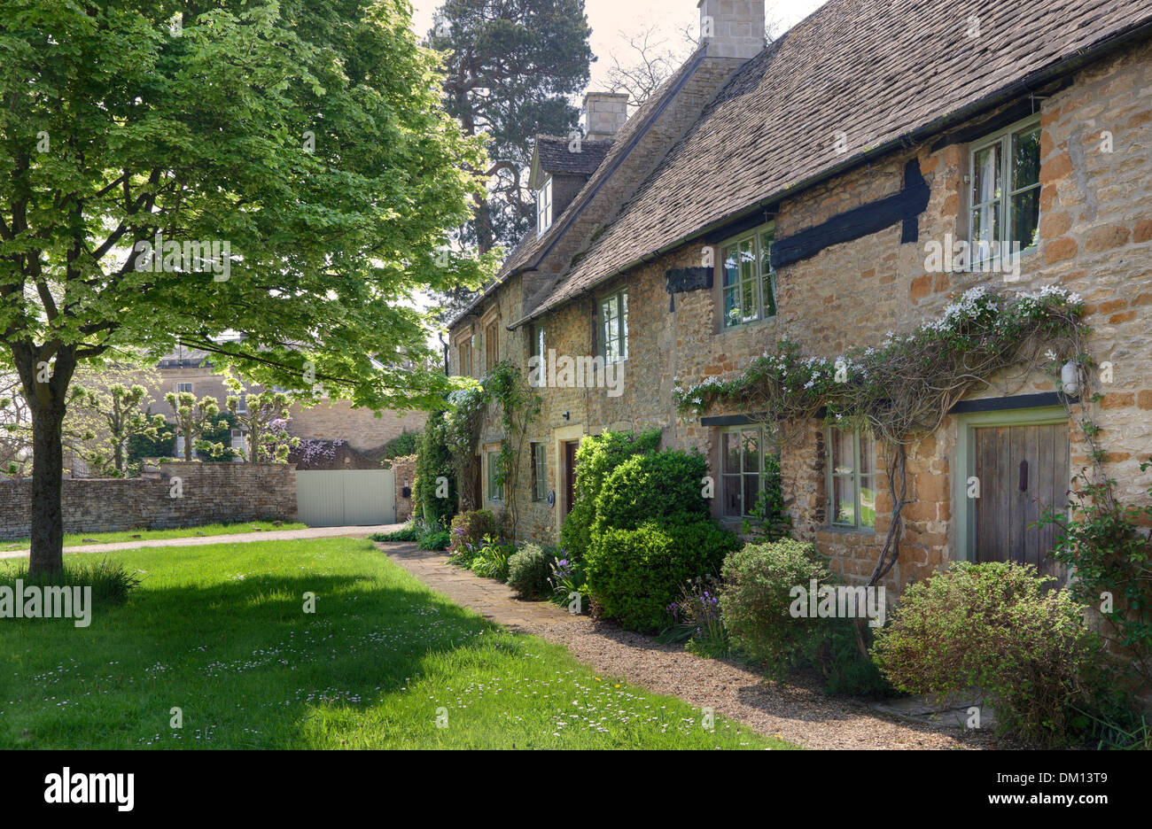 Row cottages hi-res stock photography and images - Alamy