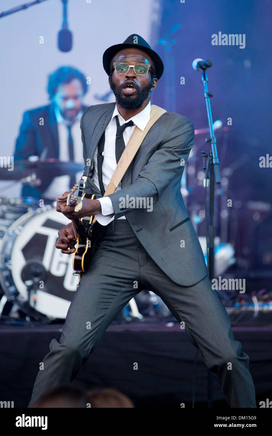Singer concert hi-res stock photography and images - Alamy