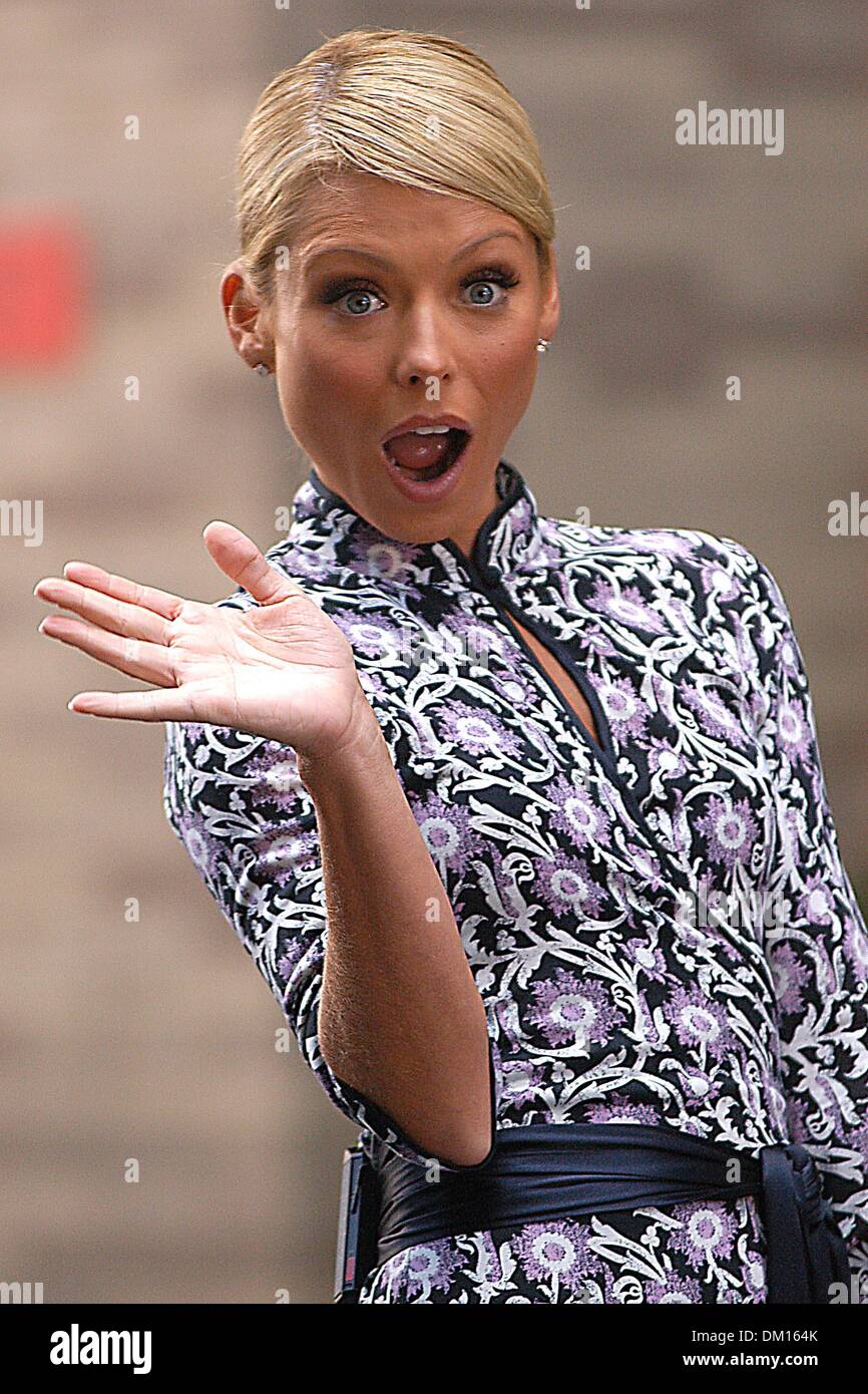 Aug. 13, 2002 - K45303AR.COMMERCE BANK COMMERCIAL FILM SET UPPER WEST ...