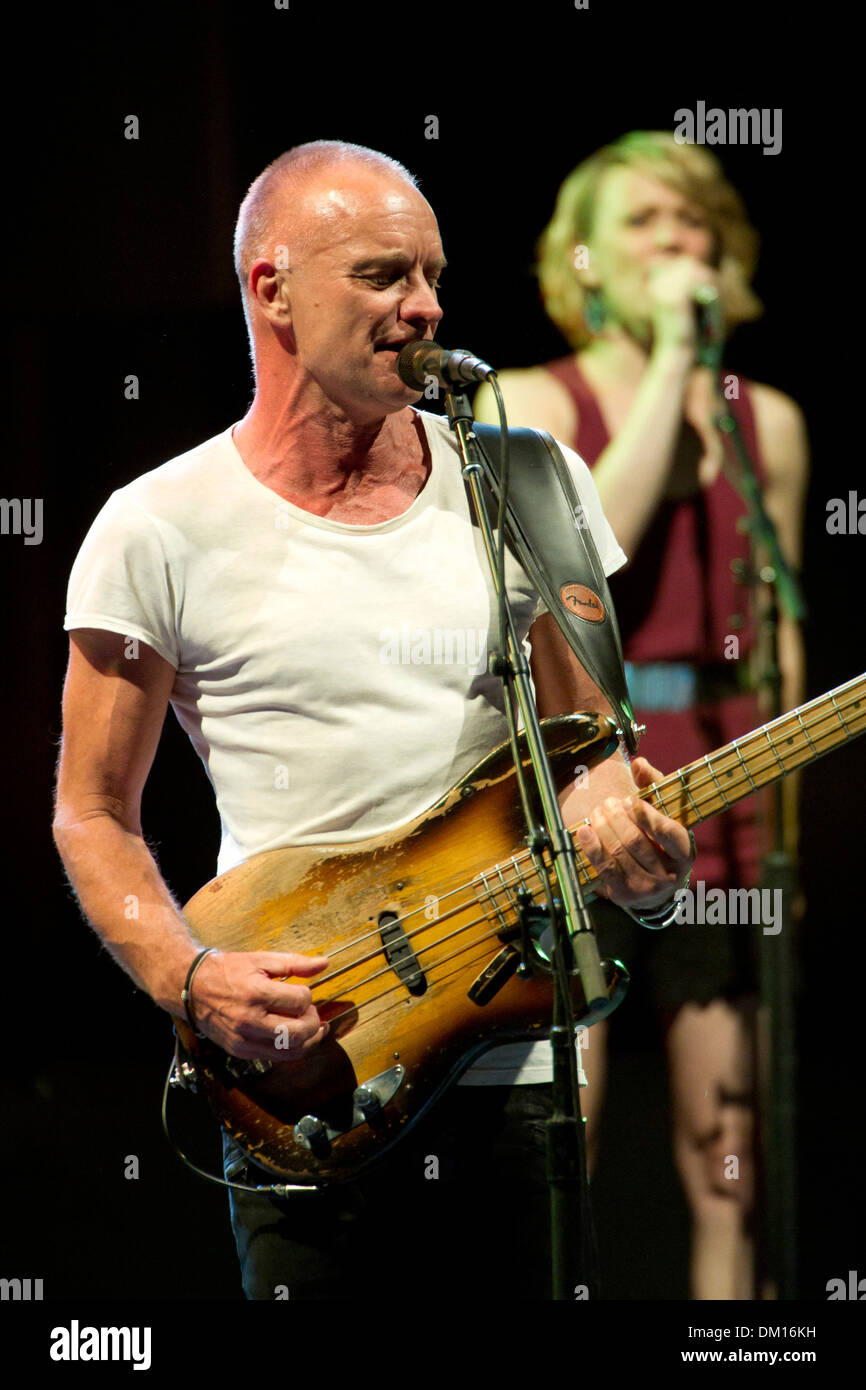 Sting singer hi-res stock photography and images - Alamy