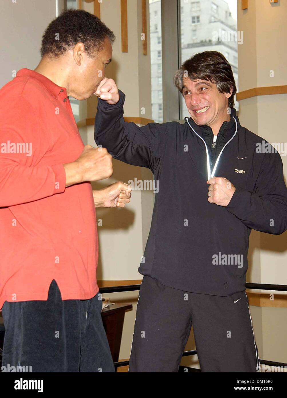 Apr. 24, 2001 - K40664AR.MUHAMMAD ALI WITH DAUGHTER HANA SIGN'S COPIES ...