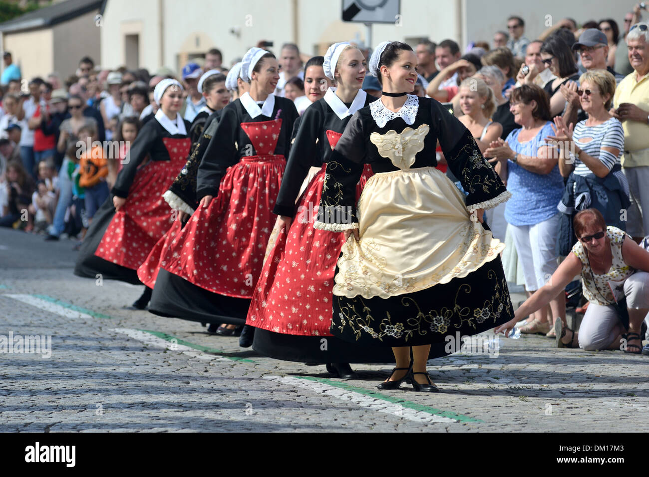 Brittany folk costume hi-res stock photography and images - Alamy