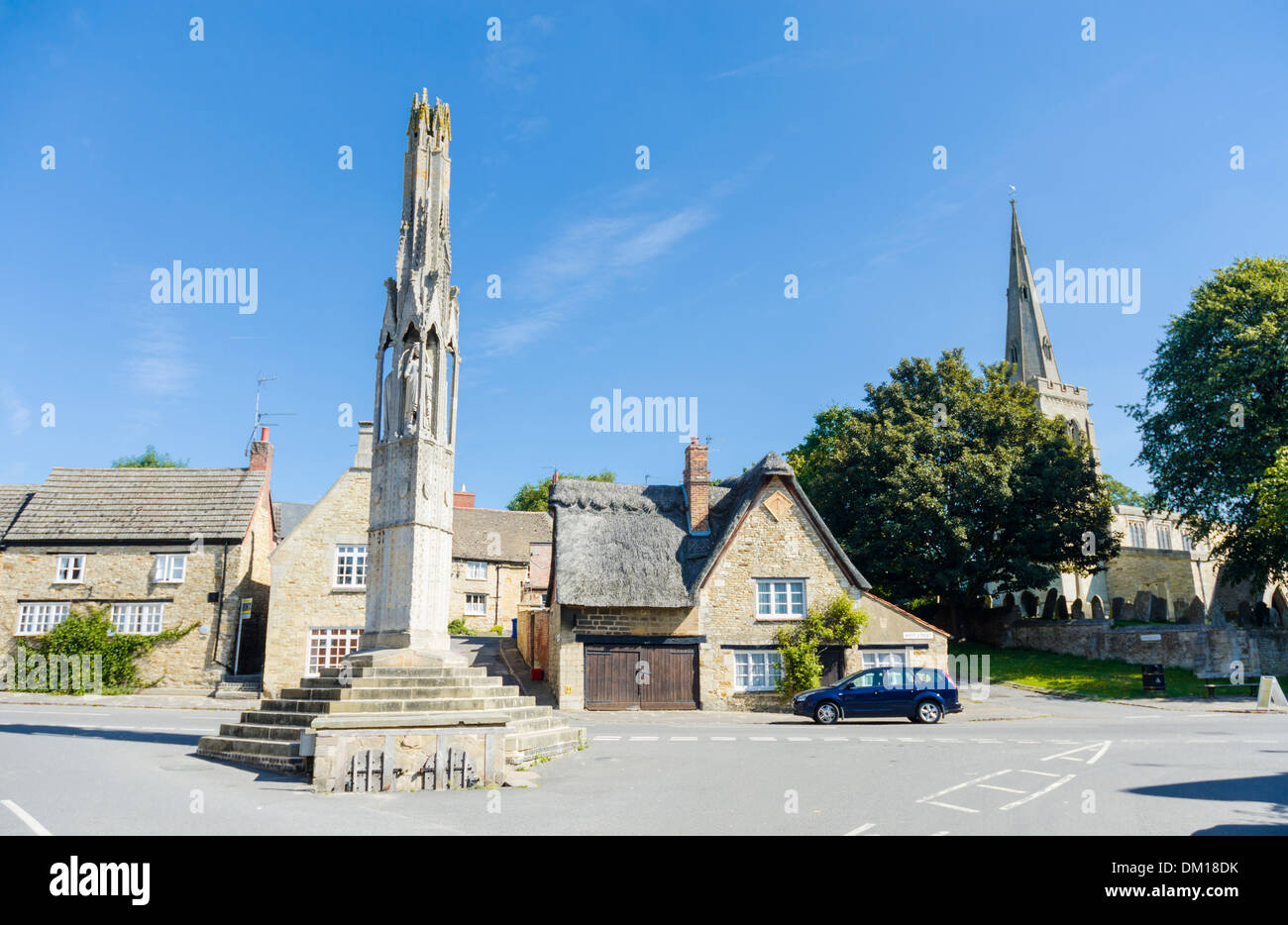 Eleanor Cross Monument Geddington Stock Photo - Alamy